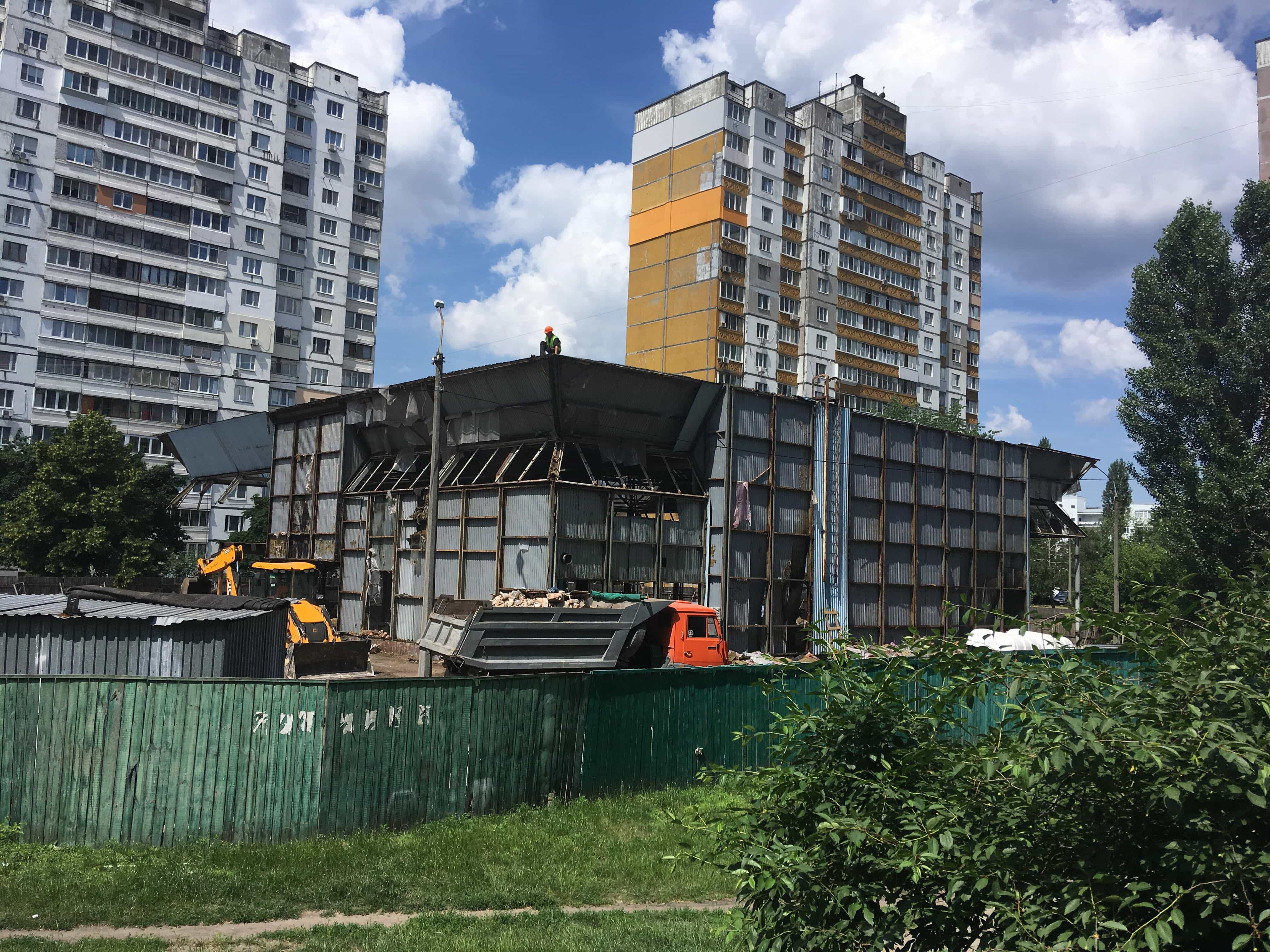 The monster sports complex on Raduzhny: the Kyiv Council made an ...