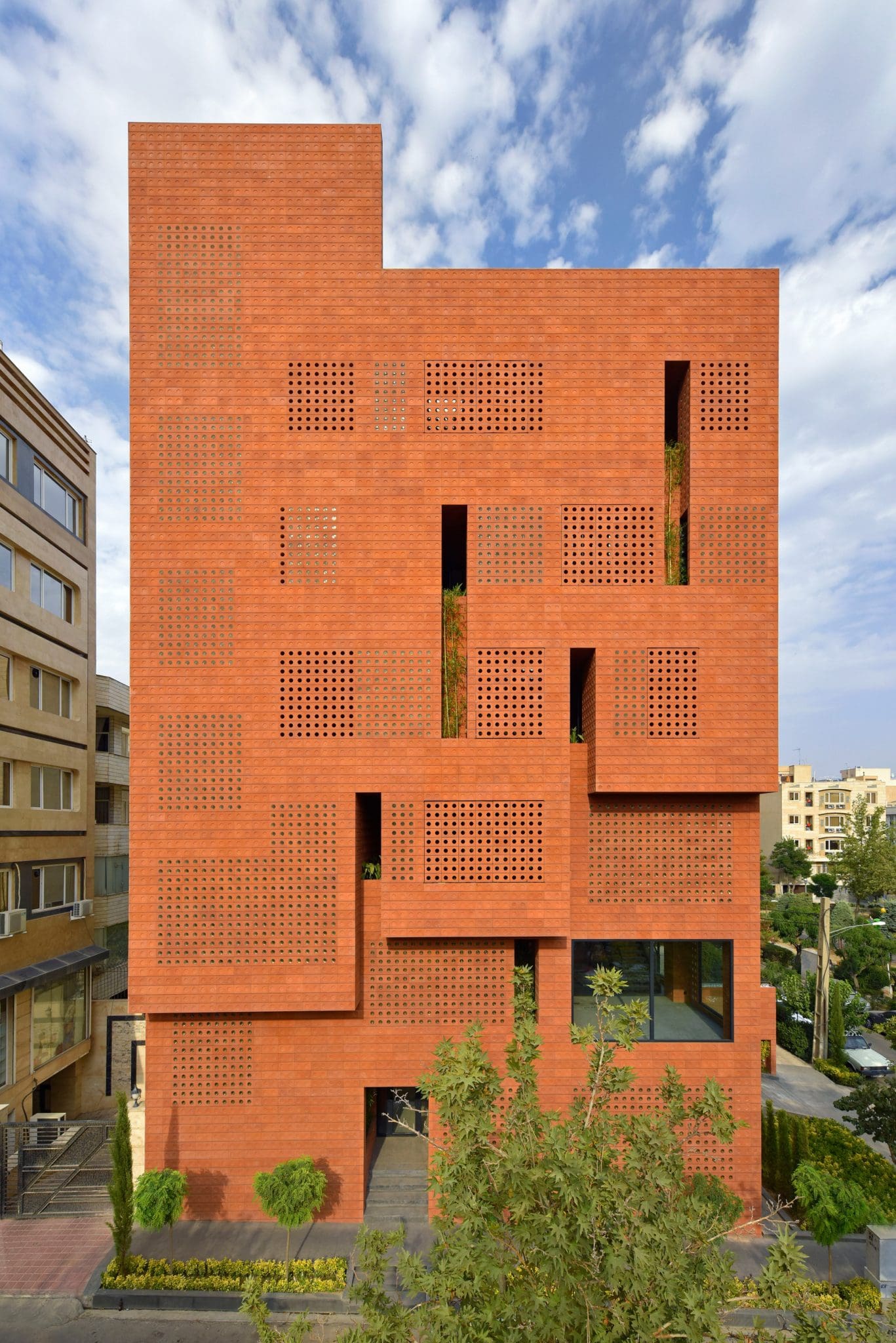 Brick with "lenses". New experience for the Iranian capital ...