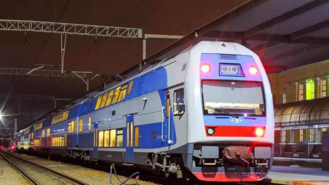 Skoda double-decker electric train set off on its first flight after ...