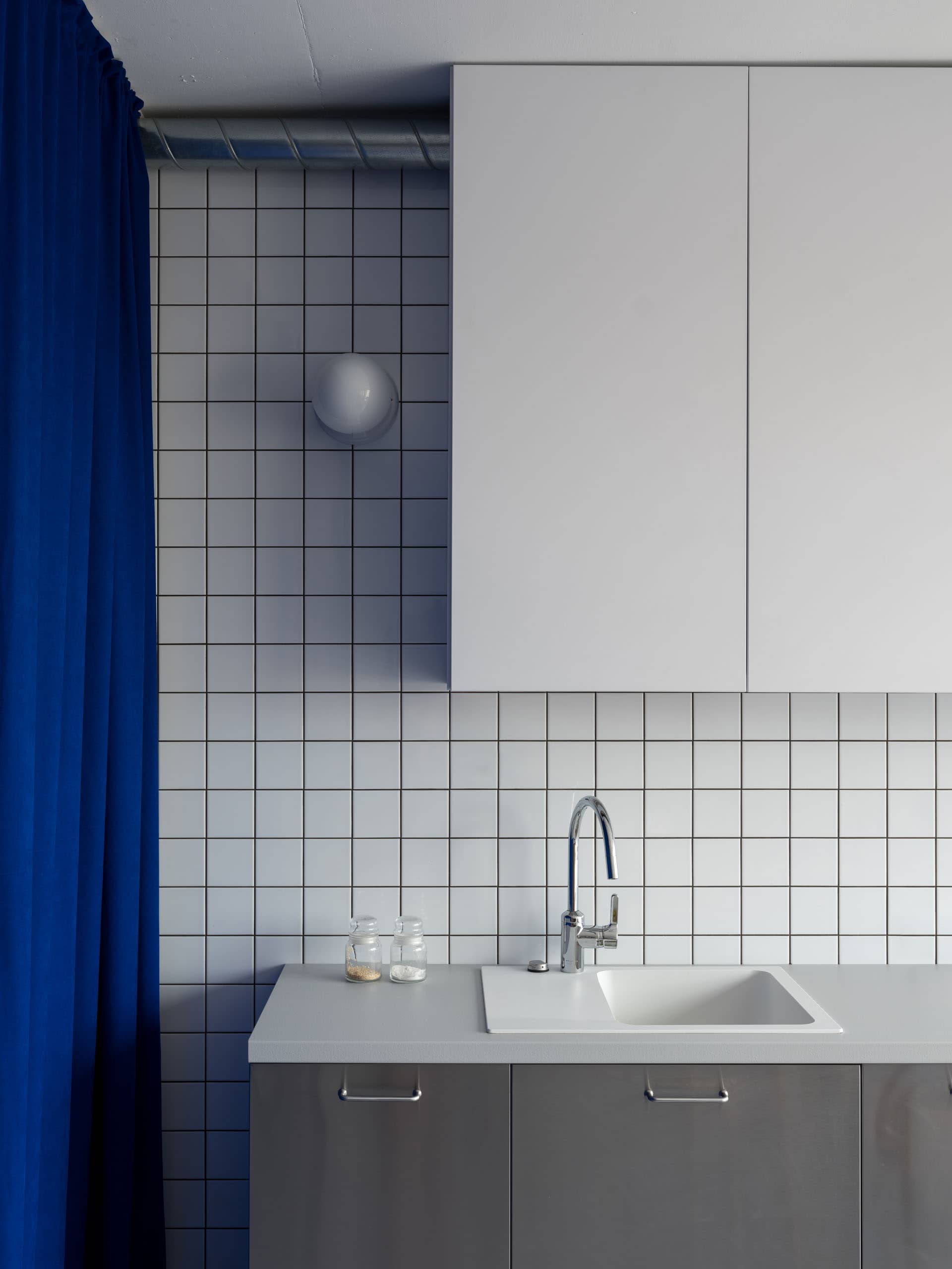 Еміль Дервіш і ультрамарин. Sadolin: Обережно, пофарбовано ...