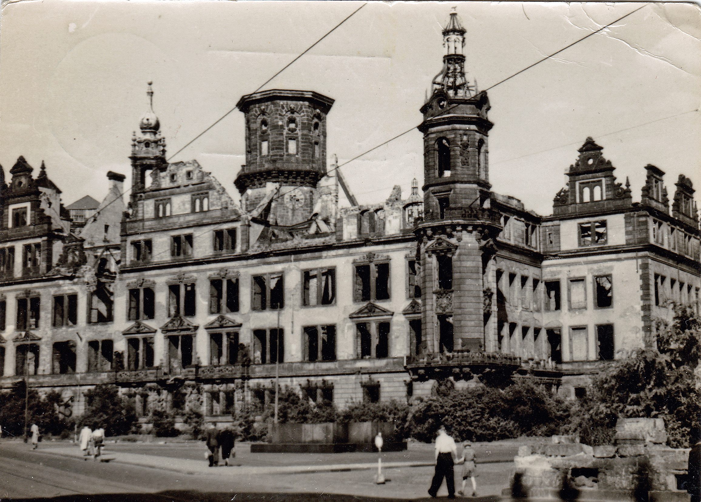 Who restored Dresden: reformers and guardians of the ruins - PRAGMATIKA ...