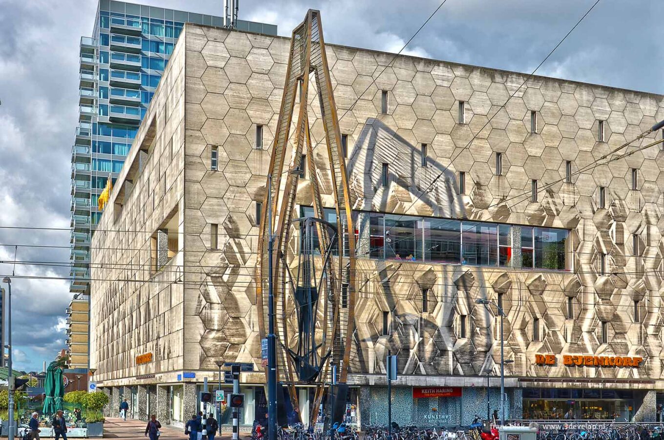 The new heart of Rotterdam. Post-war reconstruction of the destroyed ...