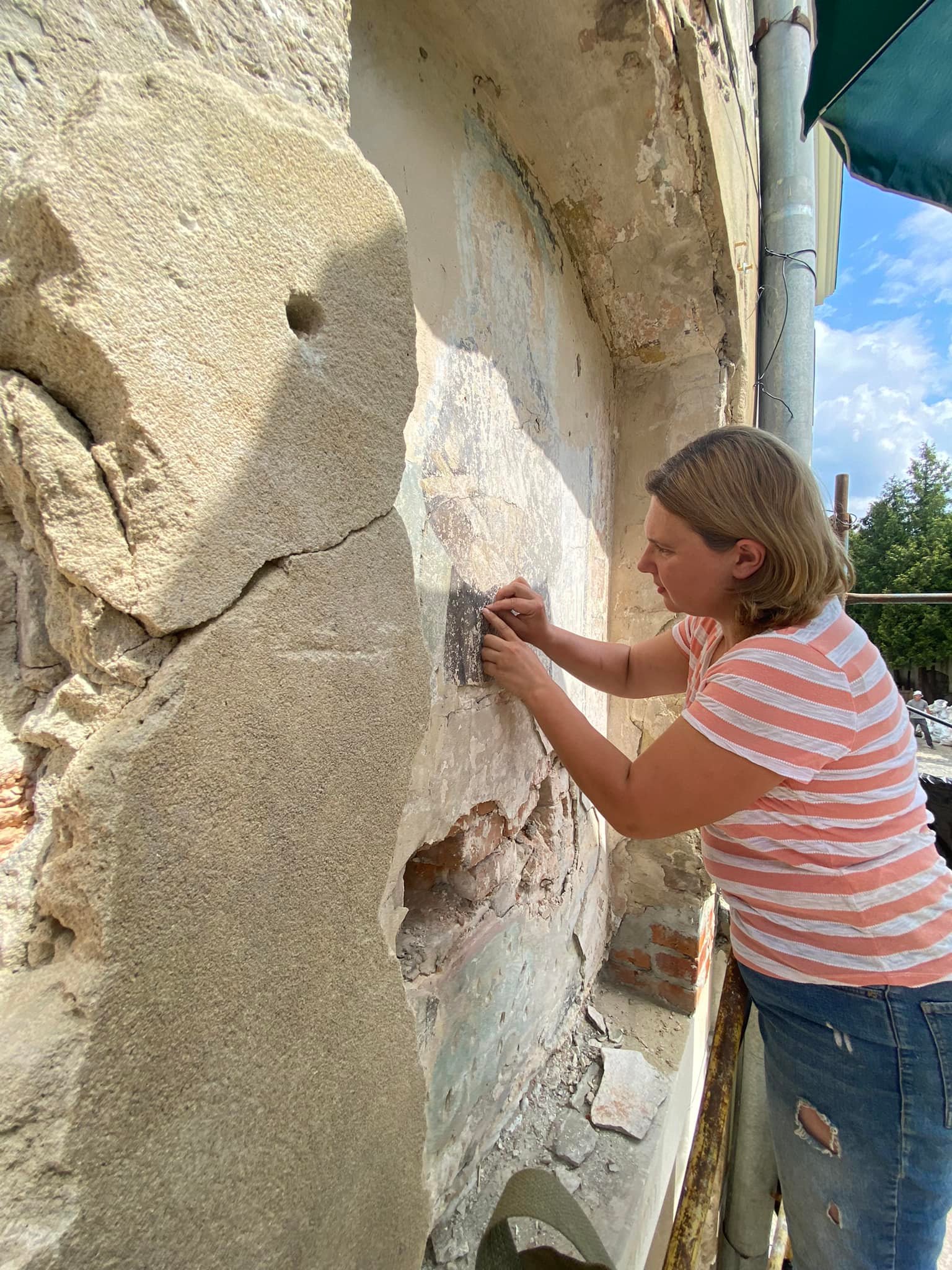 The discovered icon is being restored in the Museum of Metropolitan ...
