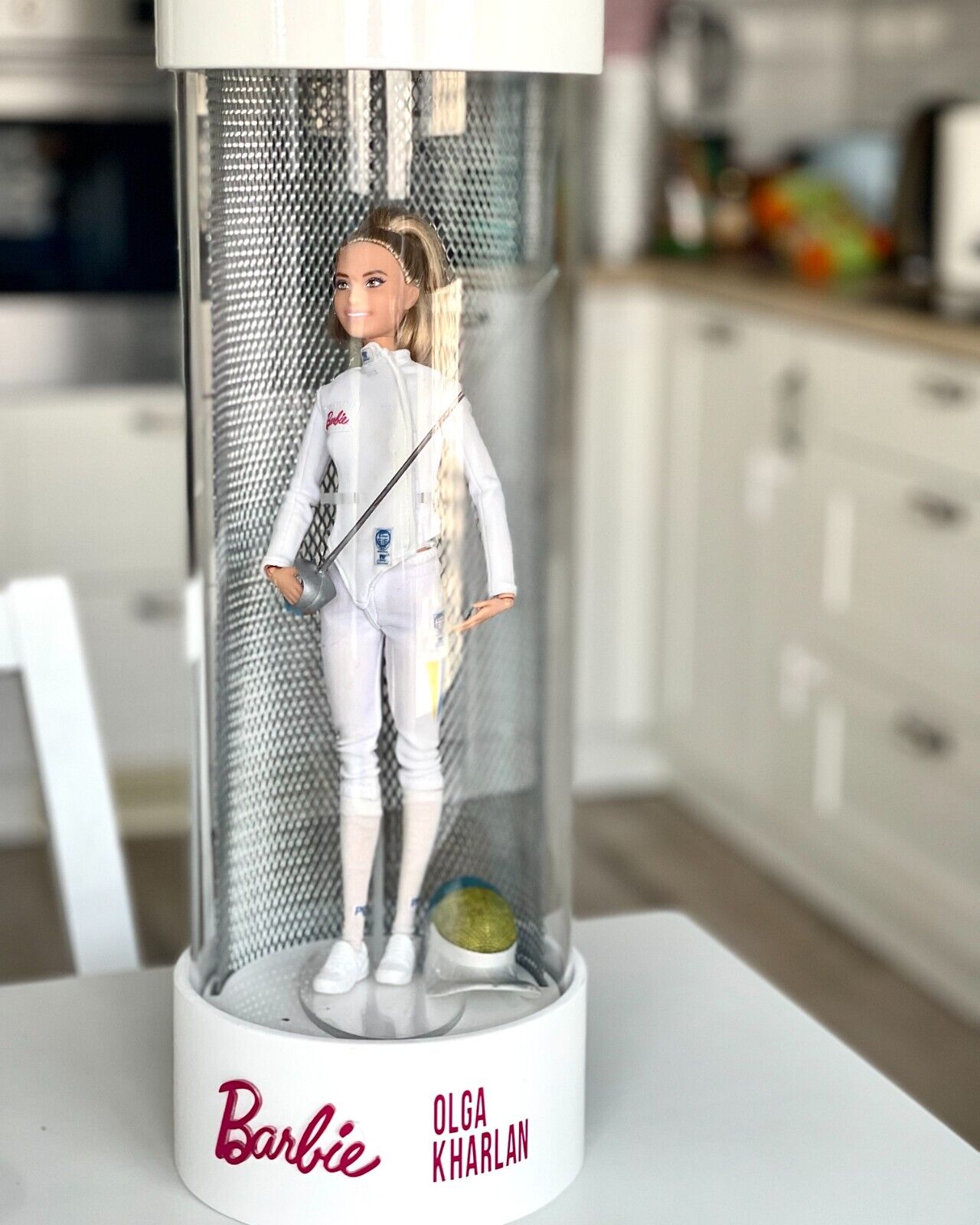 Olga Harlans benannte Barbie wurde für mehr als 10 Dollar versteigert - PRAGMATIKA.MEDIA ...