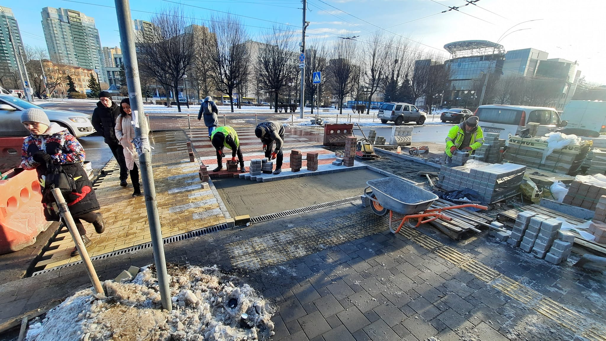 An elevated overpass is being built on Sevastopol Square - PRAGMATIKA ...