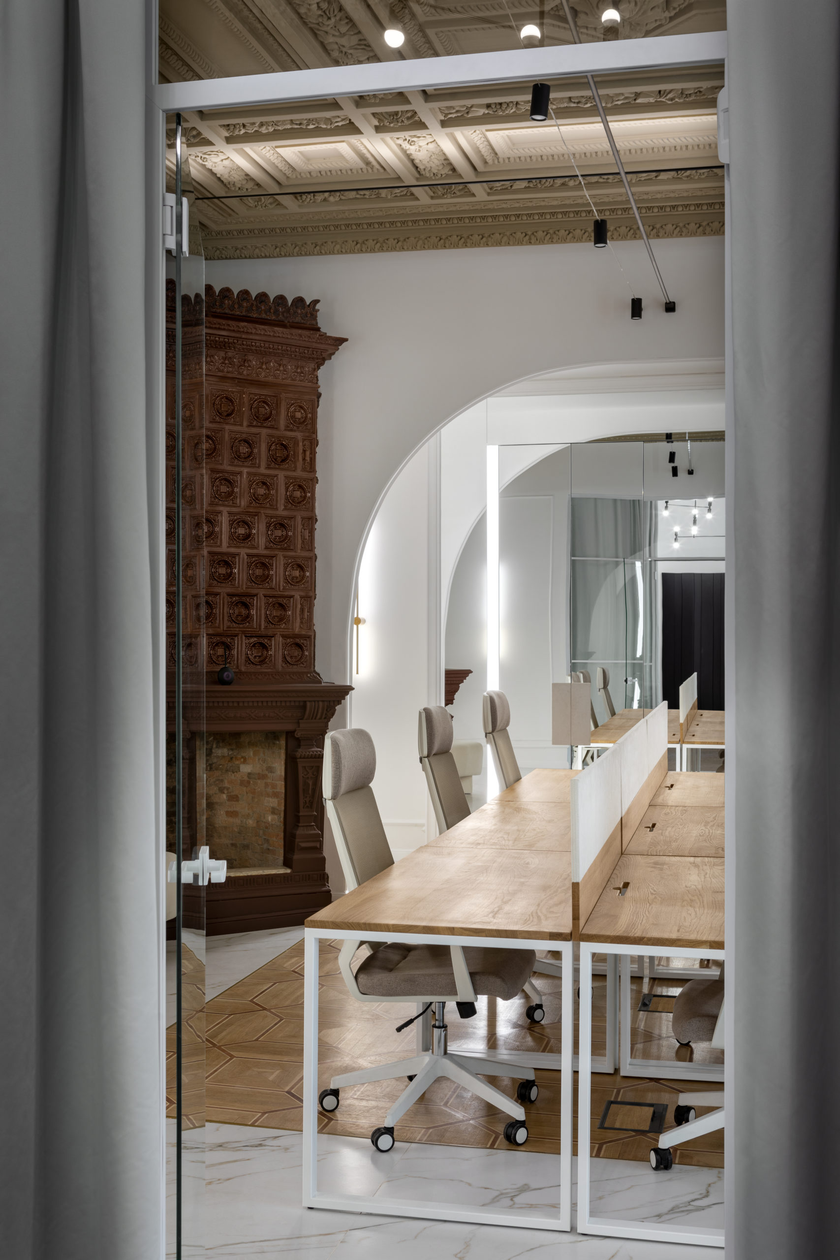 Сучасний простір в старих стінах. Інтер'єр офісу від Temp Project ...