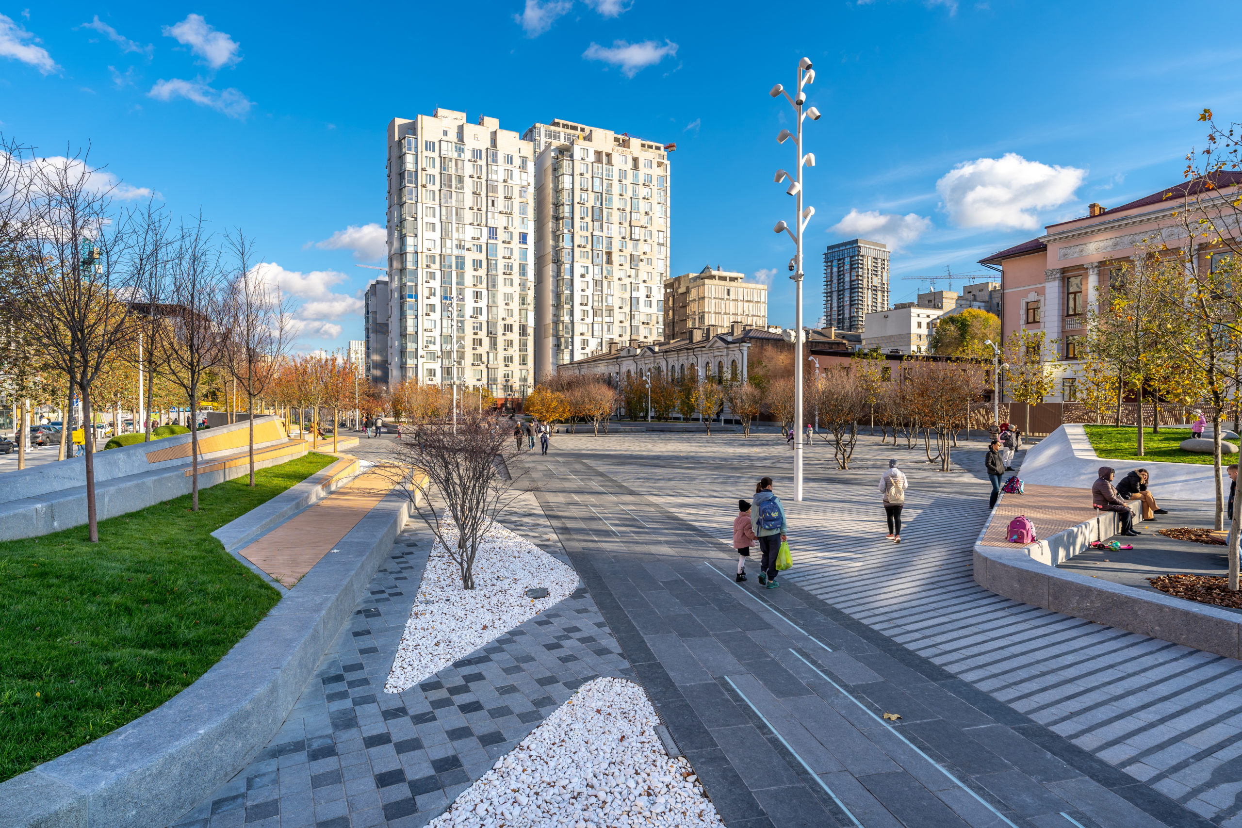 The new architecture of the old square: the revival of the historical ...