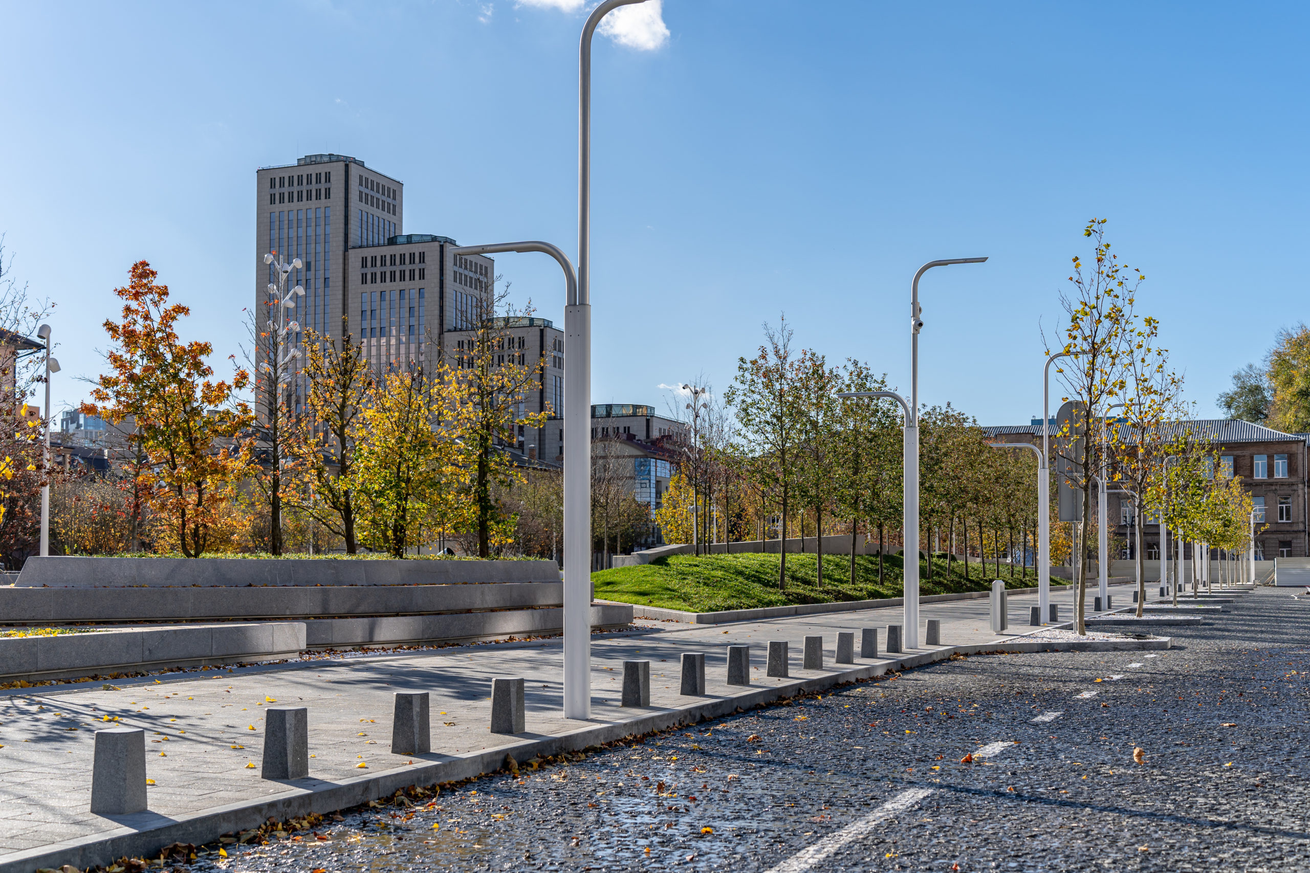 The new architecture of the old square: the revival of the historical ...