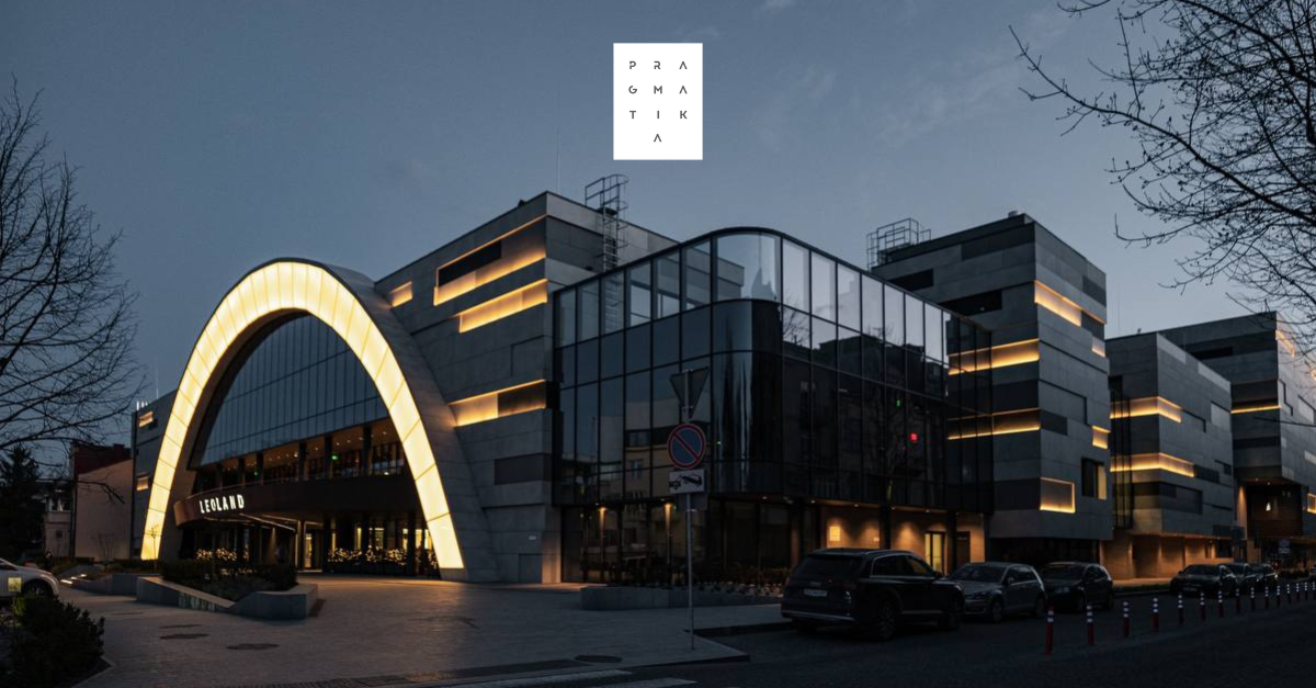 "The light that defines architecture." Illumination of the arch and ...