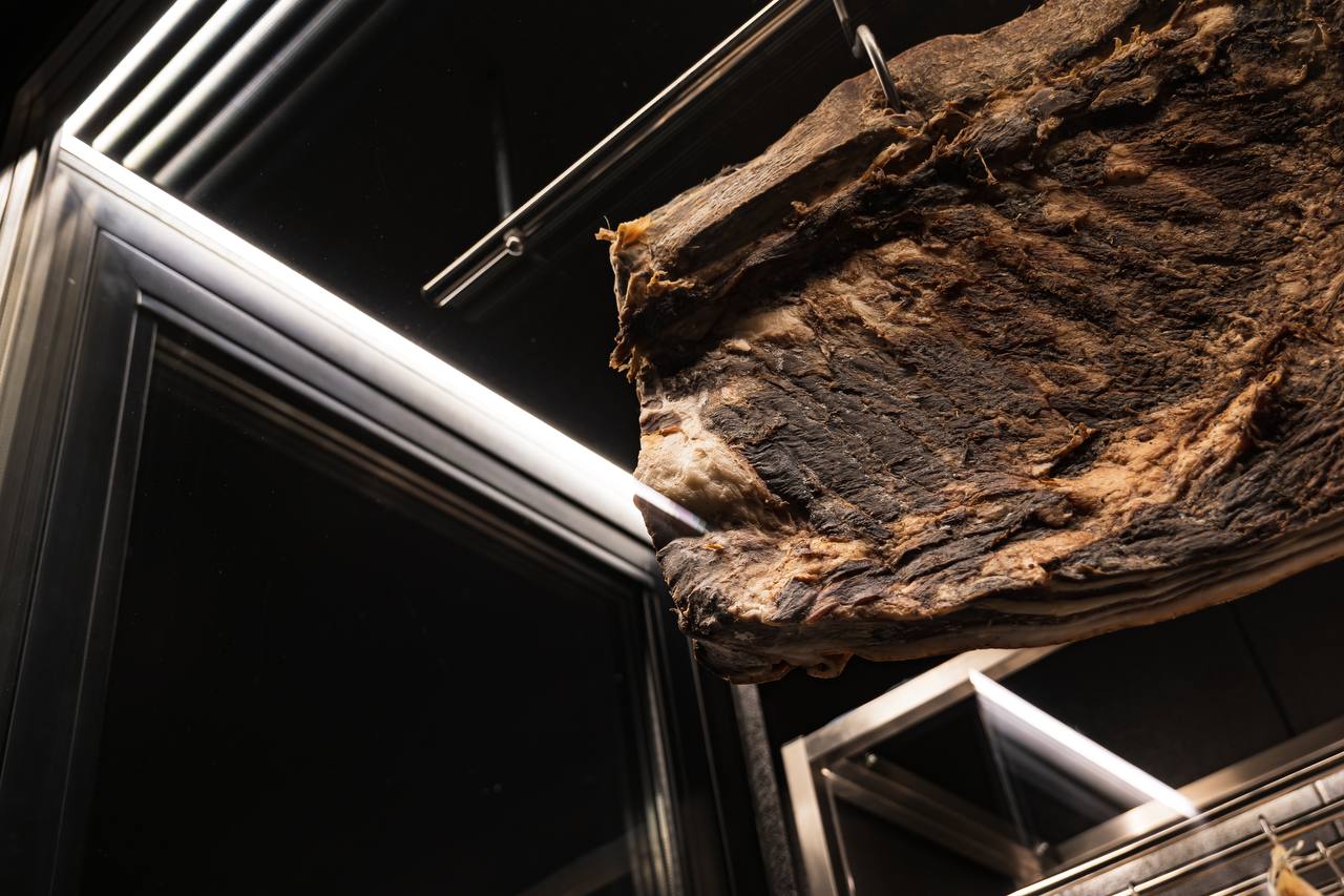 Shades and illumination of trees: lighting concept of restaurant "Myaso ...