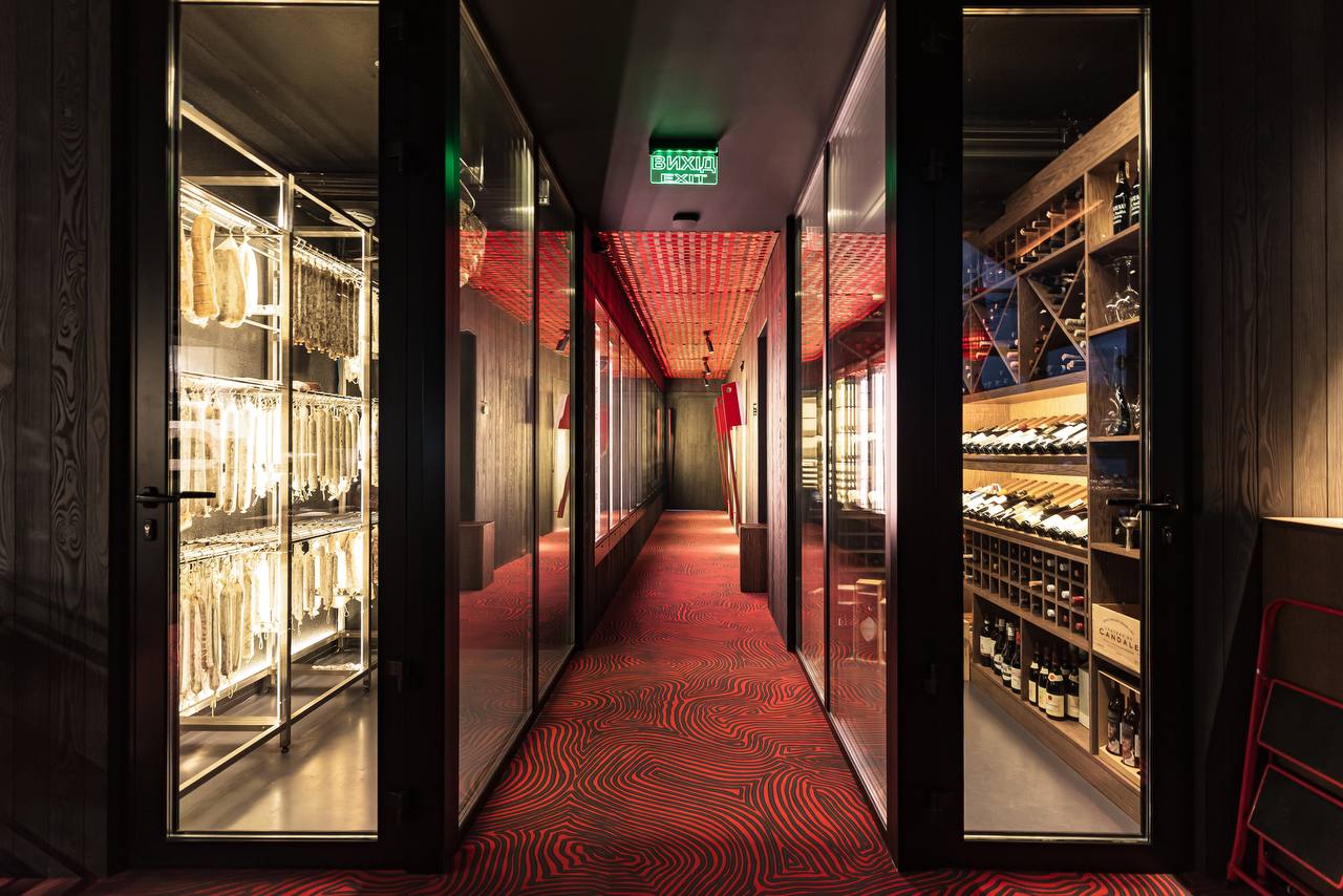 Shades and illumination of trees: lighting concept of restaurant "Myaso ...