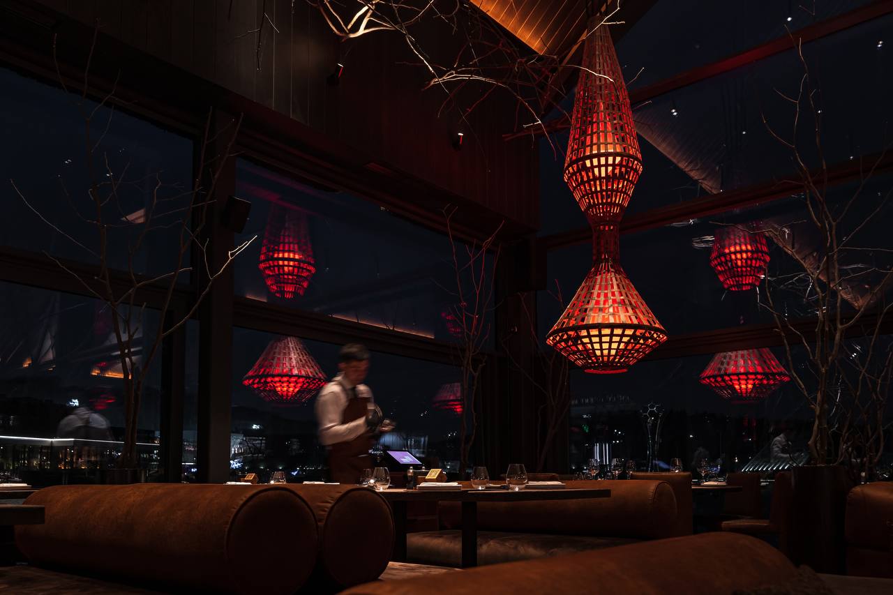 Shades and illumination of trees: lighting concept of restaurant "Myaso ...