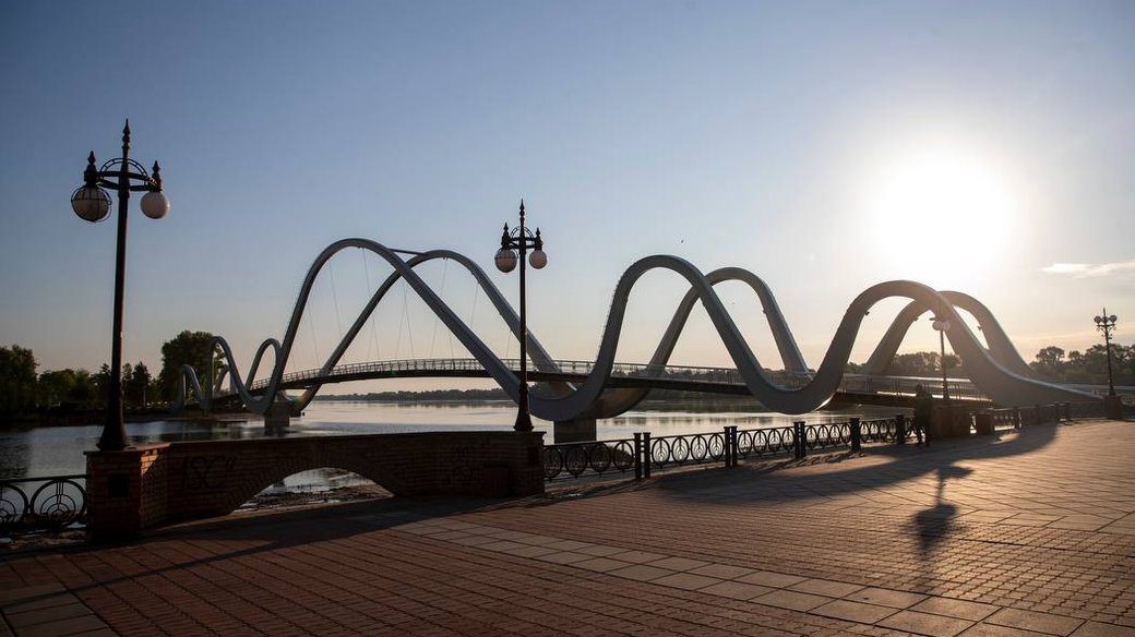 A wave pedestrian bridge was opened on Obolon - PRAGMATIKA.MEDIA ...