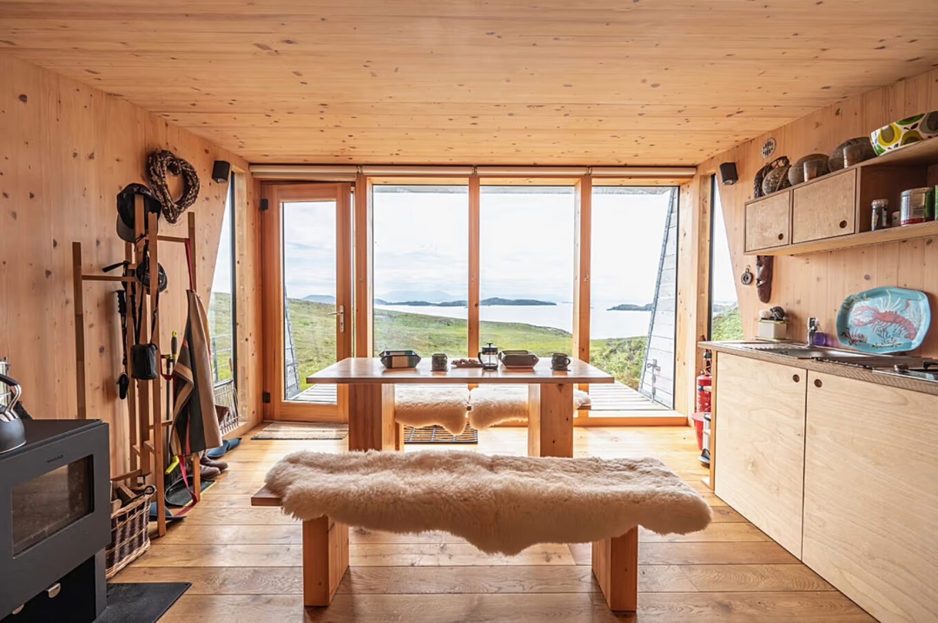 An island with a house is being sold in Scotland for €405